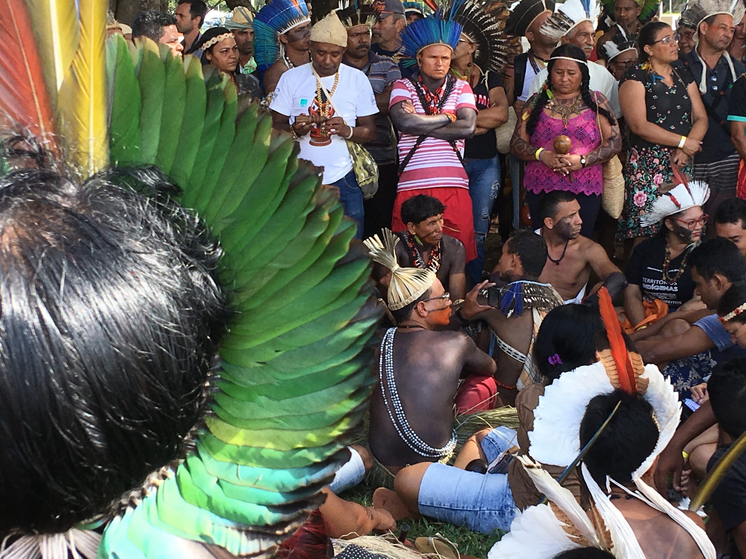 Kayapó - The Crying Chieftain Raoni (radio) - Robin Minard